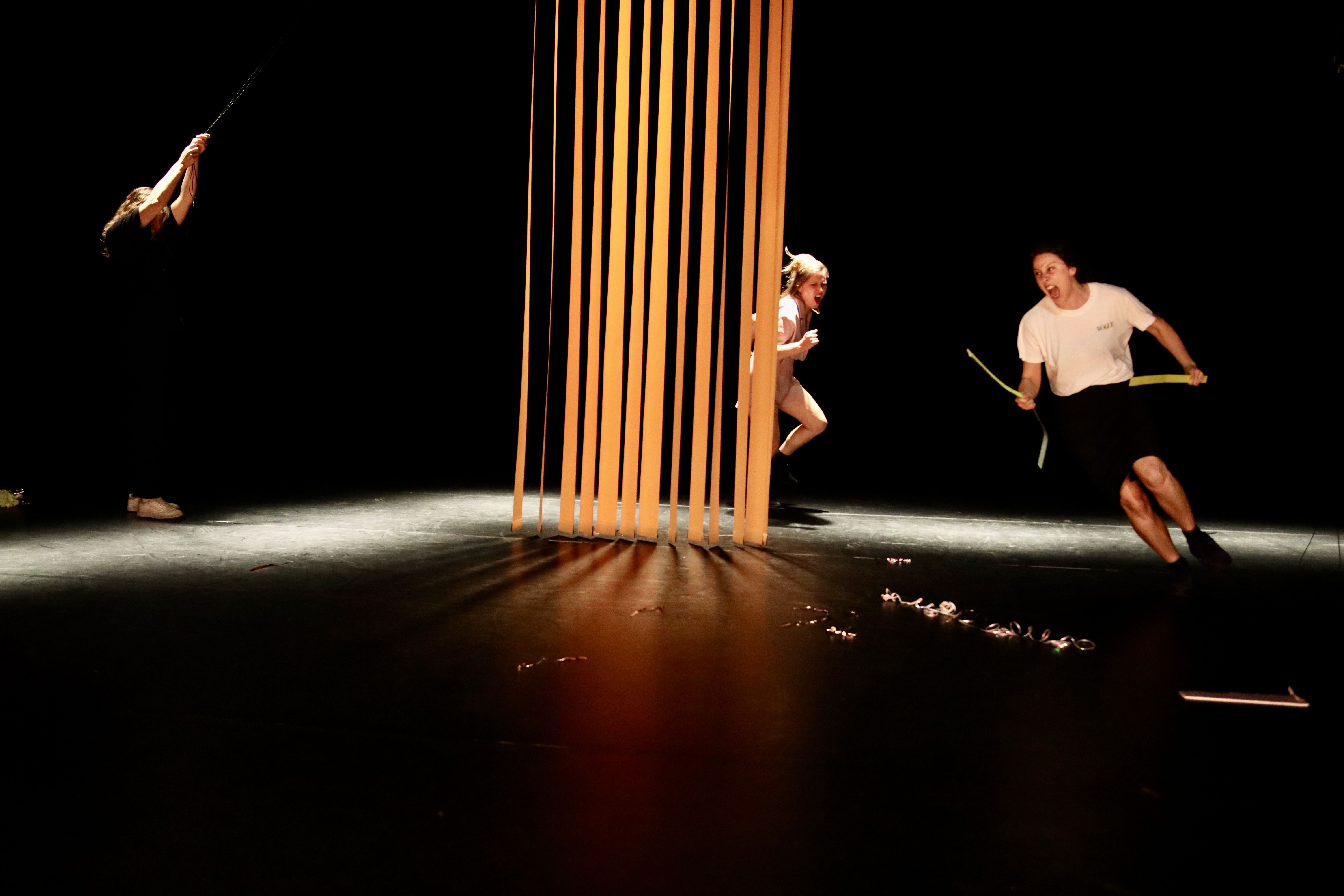 Theater FroeFroe / Eva Binon, Lieselotte de Keyzer & Tina Heylen Tou ...