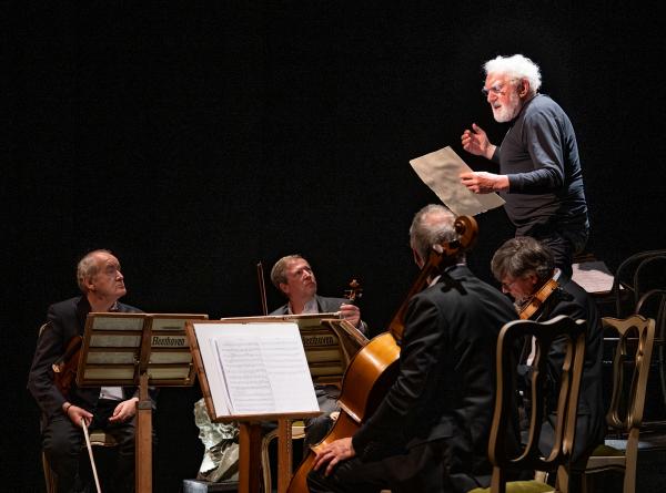 Julie Delrue Mamamanie | Cultuurcentrum CasinoKoksijde